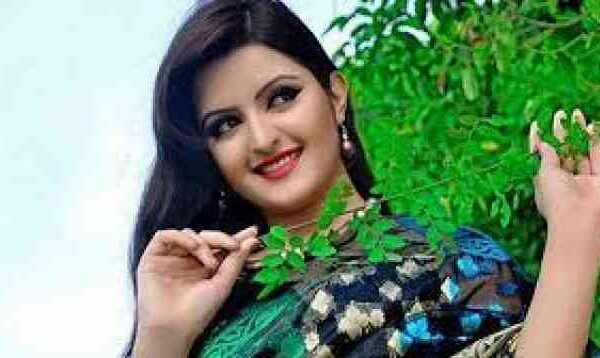 Pori Moni indicted, arrest warrant issued in assault case