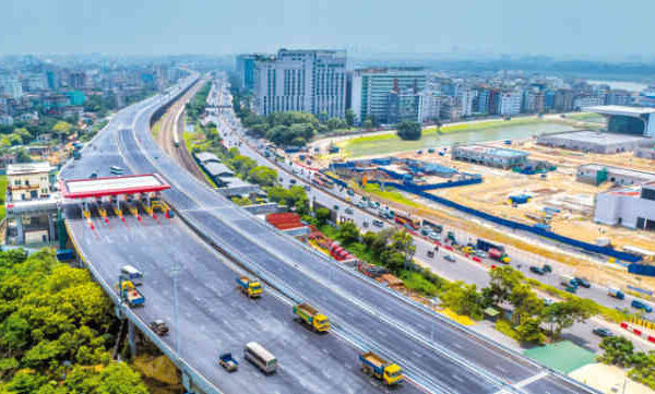 Traffic jam at landing points as elevated expressway opens