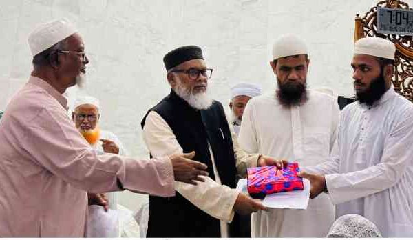 Khalid congratulates Anas on becoming world champion in Quran competition